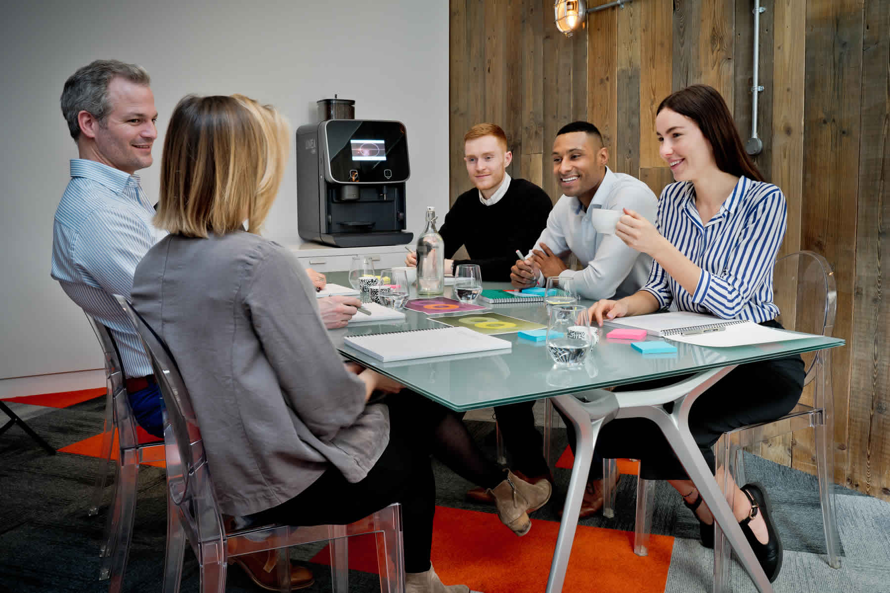 Auf einen Kaffee treffen – Crane Merchandising Systems